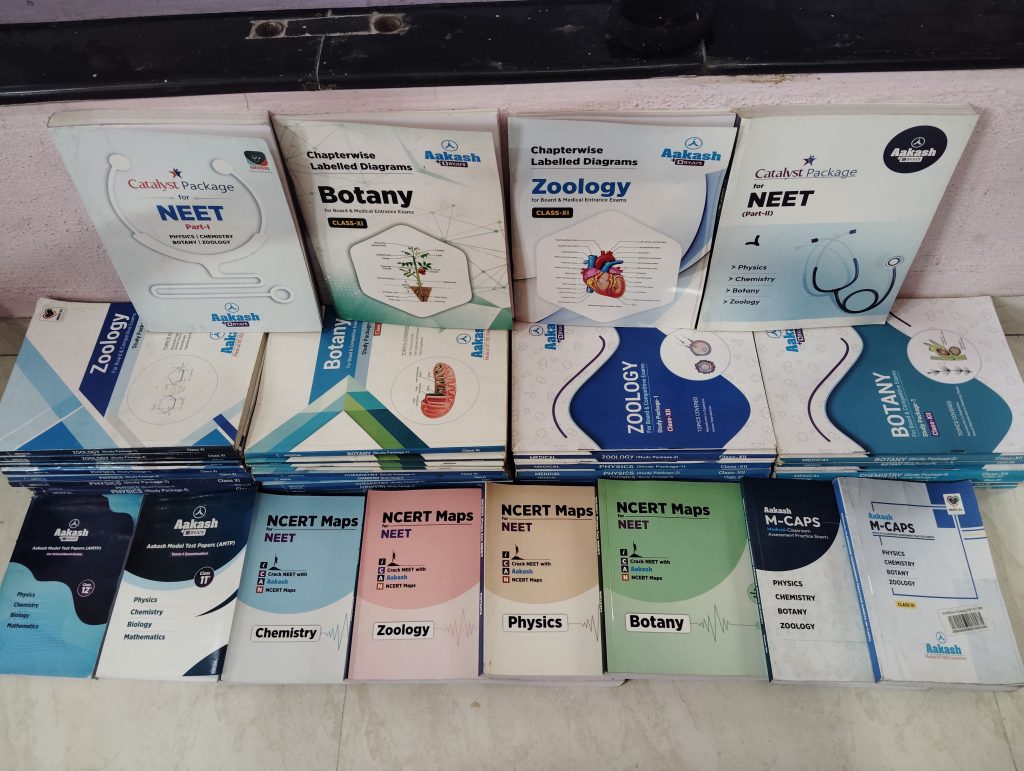 Buy NEET AAKASH MODULES 11TH & 12TH CLASS AND QUESTION | BookFlow